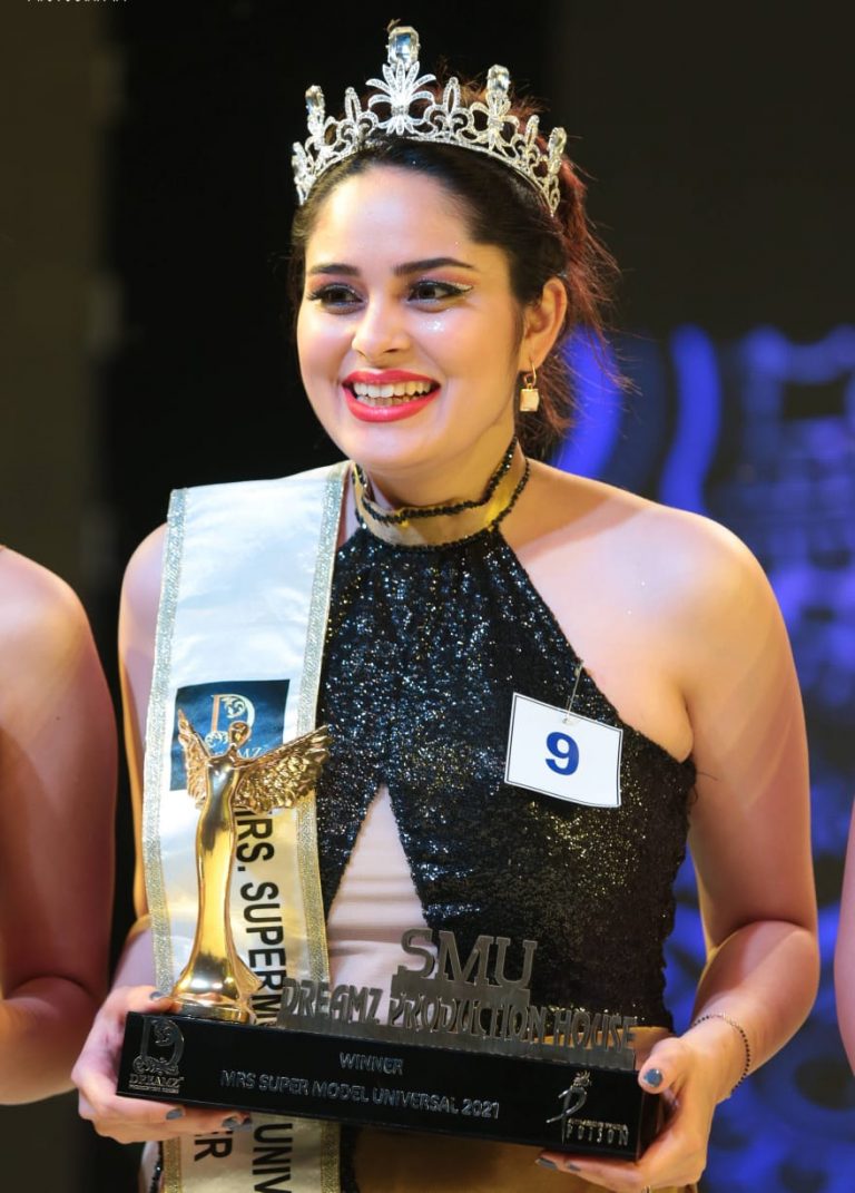 Sushmita Bhandari Kothari from Pune wins Mrs India Supermodel International 2021 - Hello Womeniya