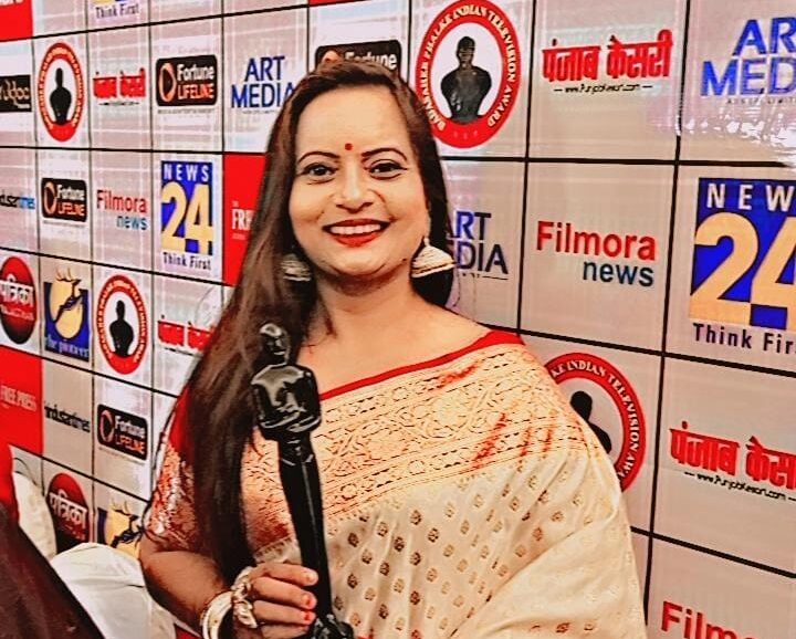 Nagpur based Lawni Queen and actress Shilpa Shahir honoured with IIFA ...