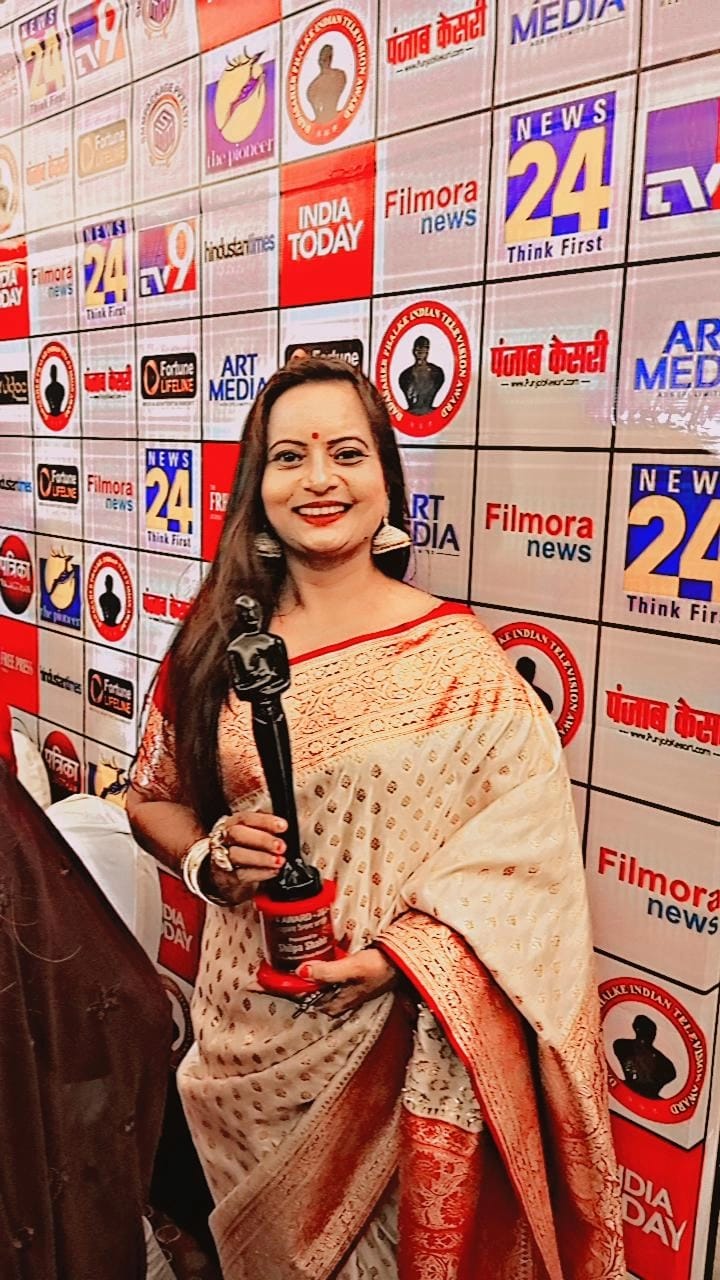 Nagpur based Lawni Queen and actress Shilpa Shahir honoured with IIFA ...